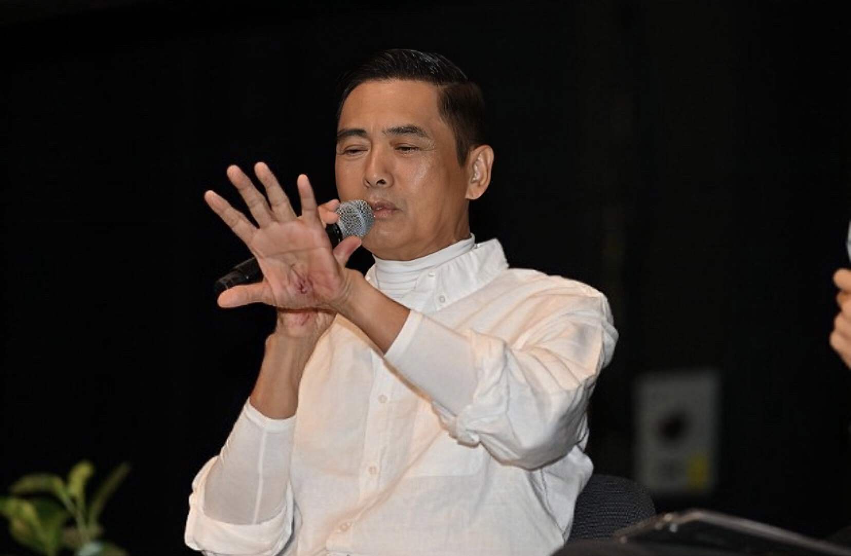 A well-known actor in Hong Kong had an accident while running, his ...