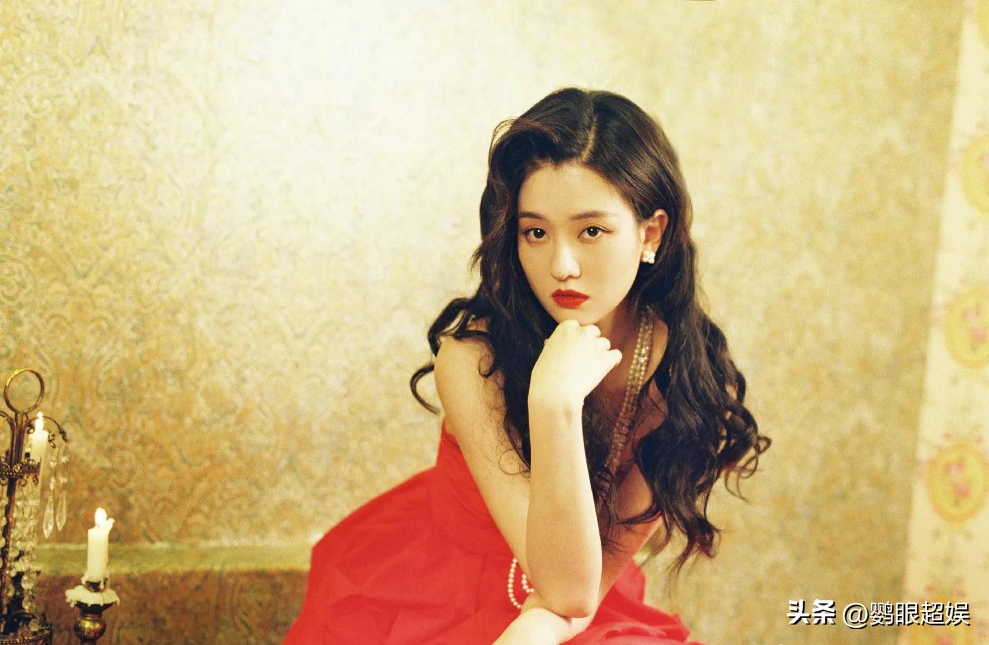 Qiao Xin tube top red dress long photo, beautiful Hong Kong style - iNEWS