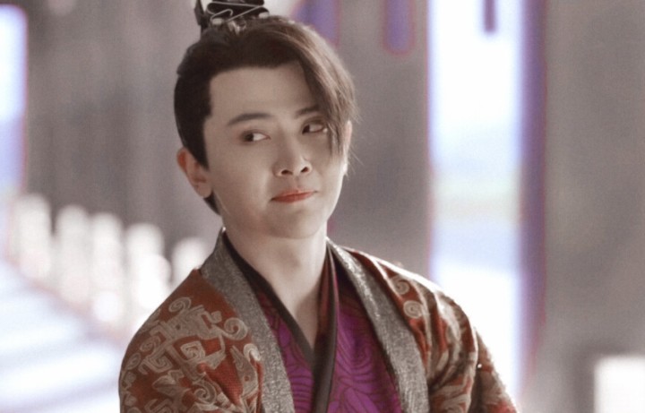 "Pretend to be a pig and eat a tiger" professional, and the costume ...