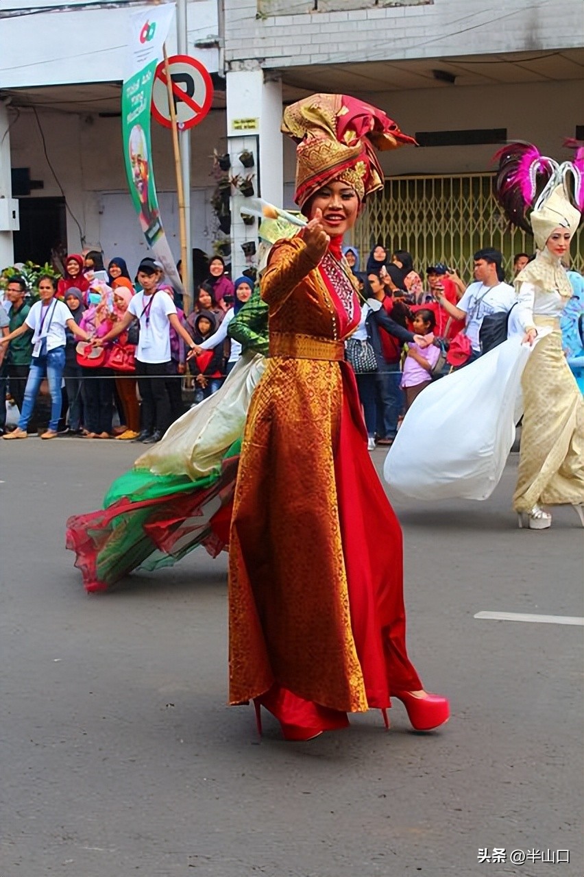 How did 10 million ethnic Chinese break out in a foreign country? - iNEWS