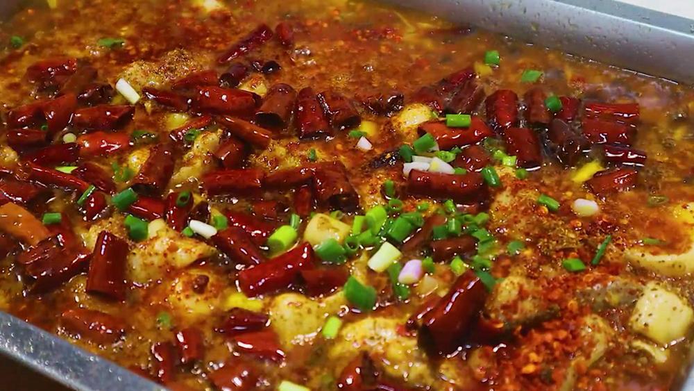 The home-style practice of Chongqing phoenix fish is numb, spicy and ...