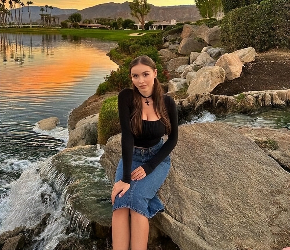 Super Beauty Sophie Mulder - iMedia