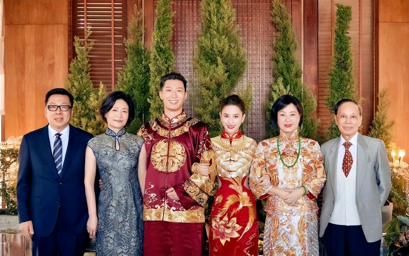 The pomp of the rich and powerful! He Chaolian wears a century-old ...