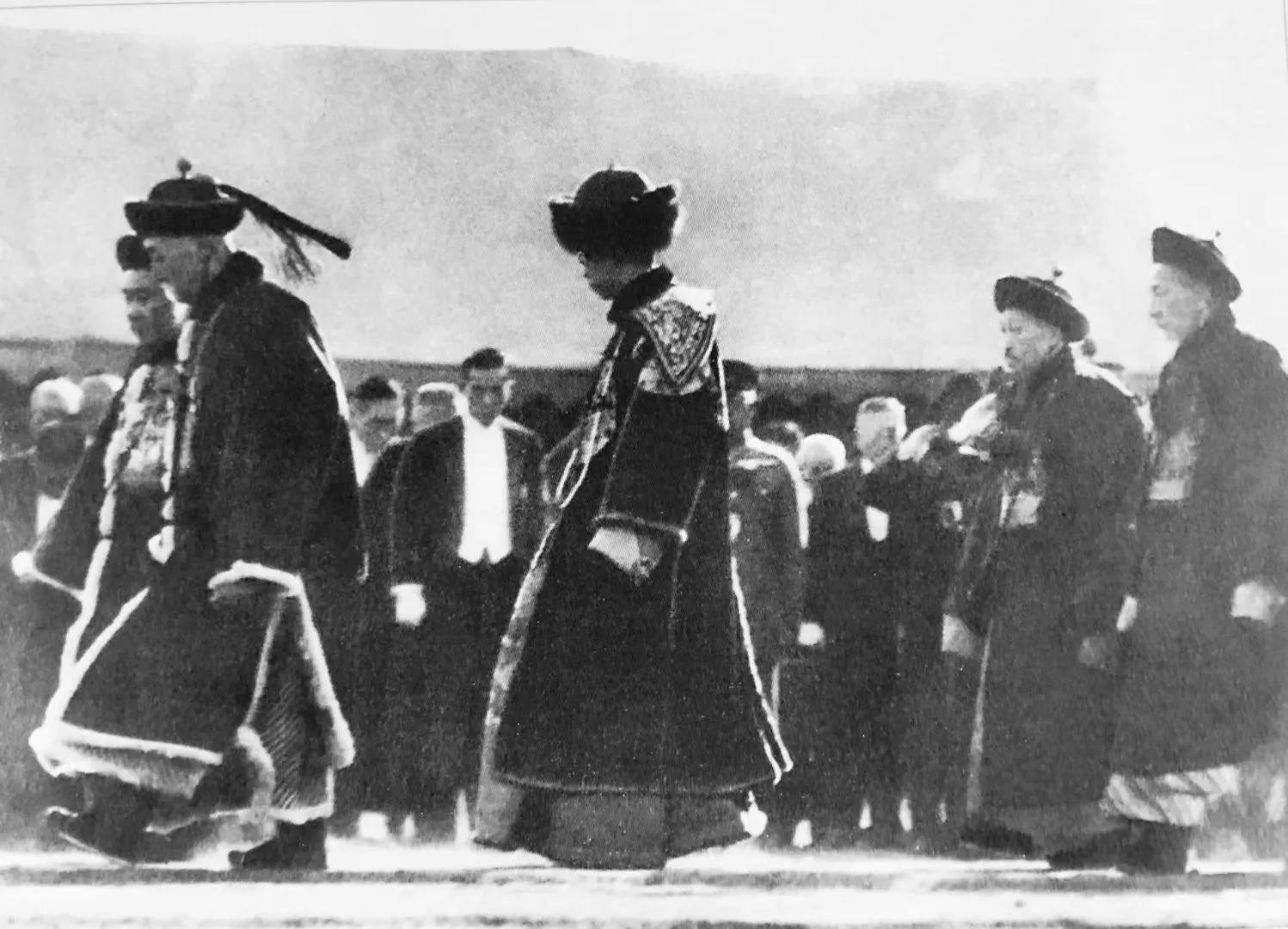 Chinese emperor - the last emperor Puyi - iNEWS