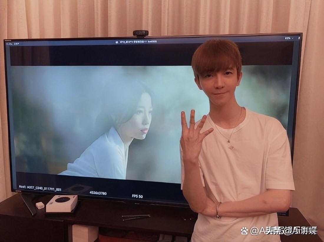 Guo Jingming took a photo with Yu Shuxin's character in the editing ...