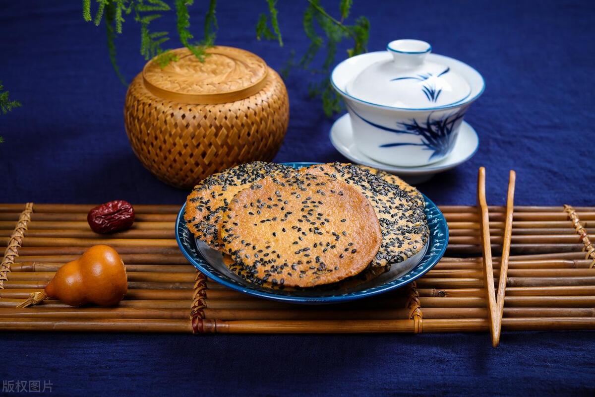 Sesame cakes are made in this way, the taste is crispy, rich in taste ...