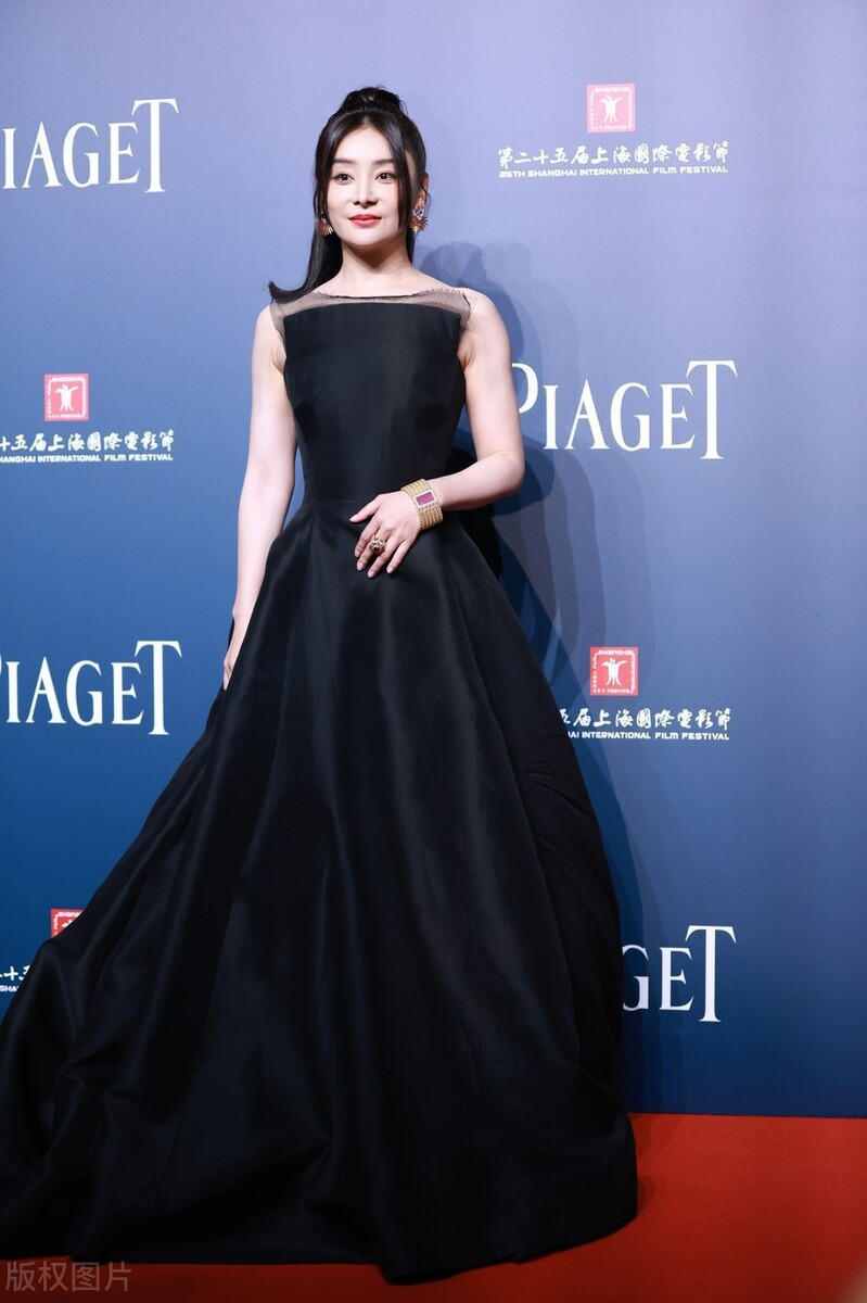 Yuan Shanshan went back to her hometown to attend her cousin's wedding ...