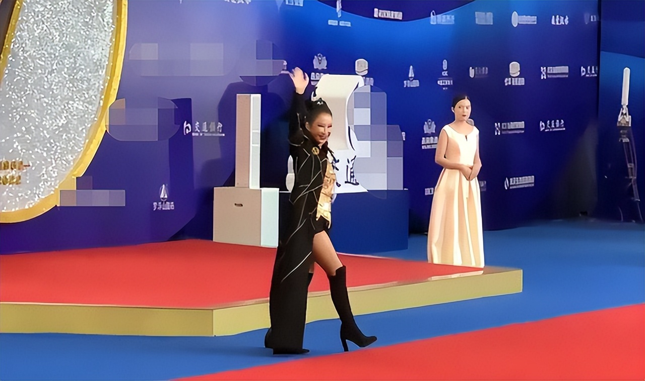 47-year-old Coco Li sings overturned at the Hundred Flowers Award ...