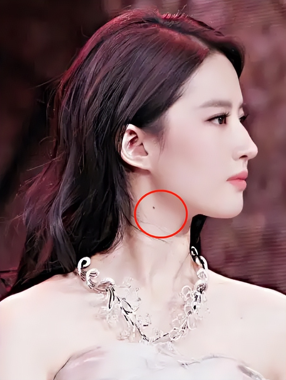 She is famous for her beauty mole: she lived with the director for 27 ...