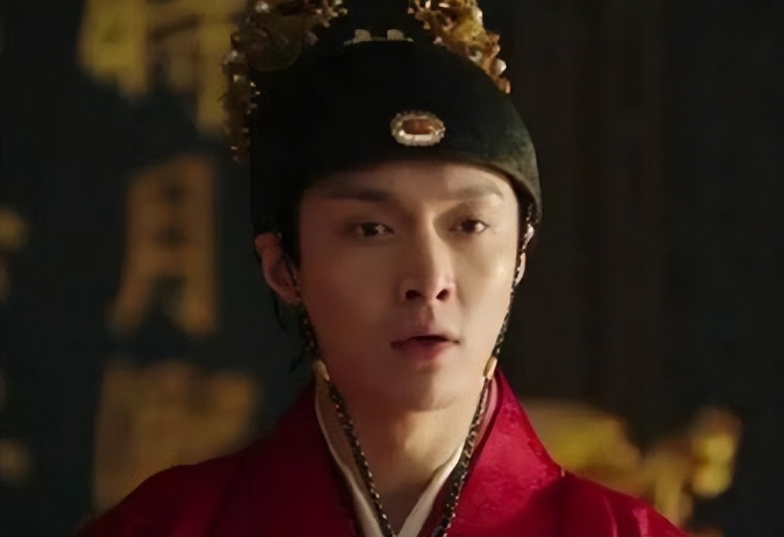 Zhu Qiyu and Yu Qian, one sits firmly in the court and the other holds ...