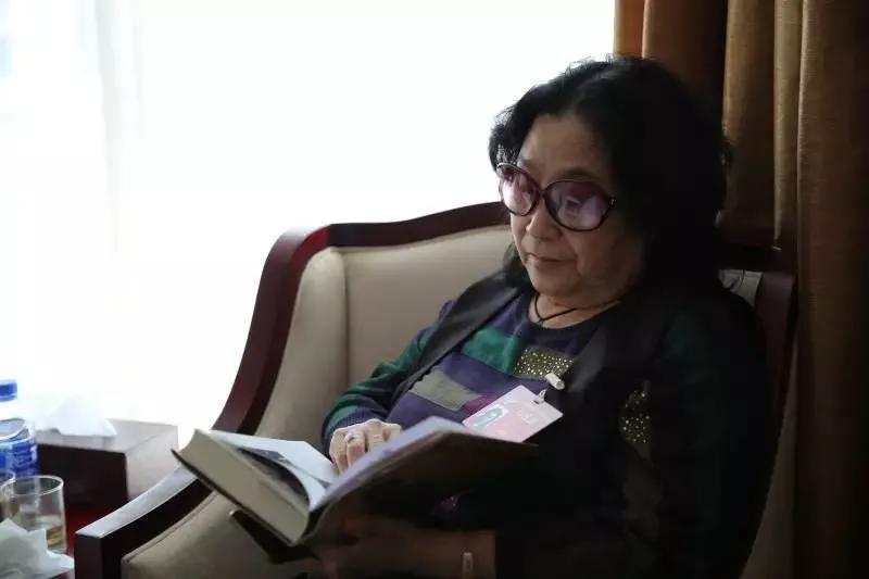 Counting Chinese female writers who are active in contemporary literary ...