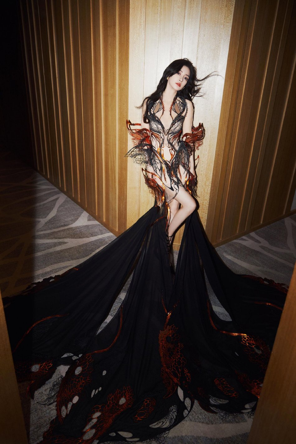 It's too beautiful to be real! Yang Ying pioneer fashion photo - iMedia