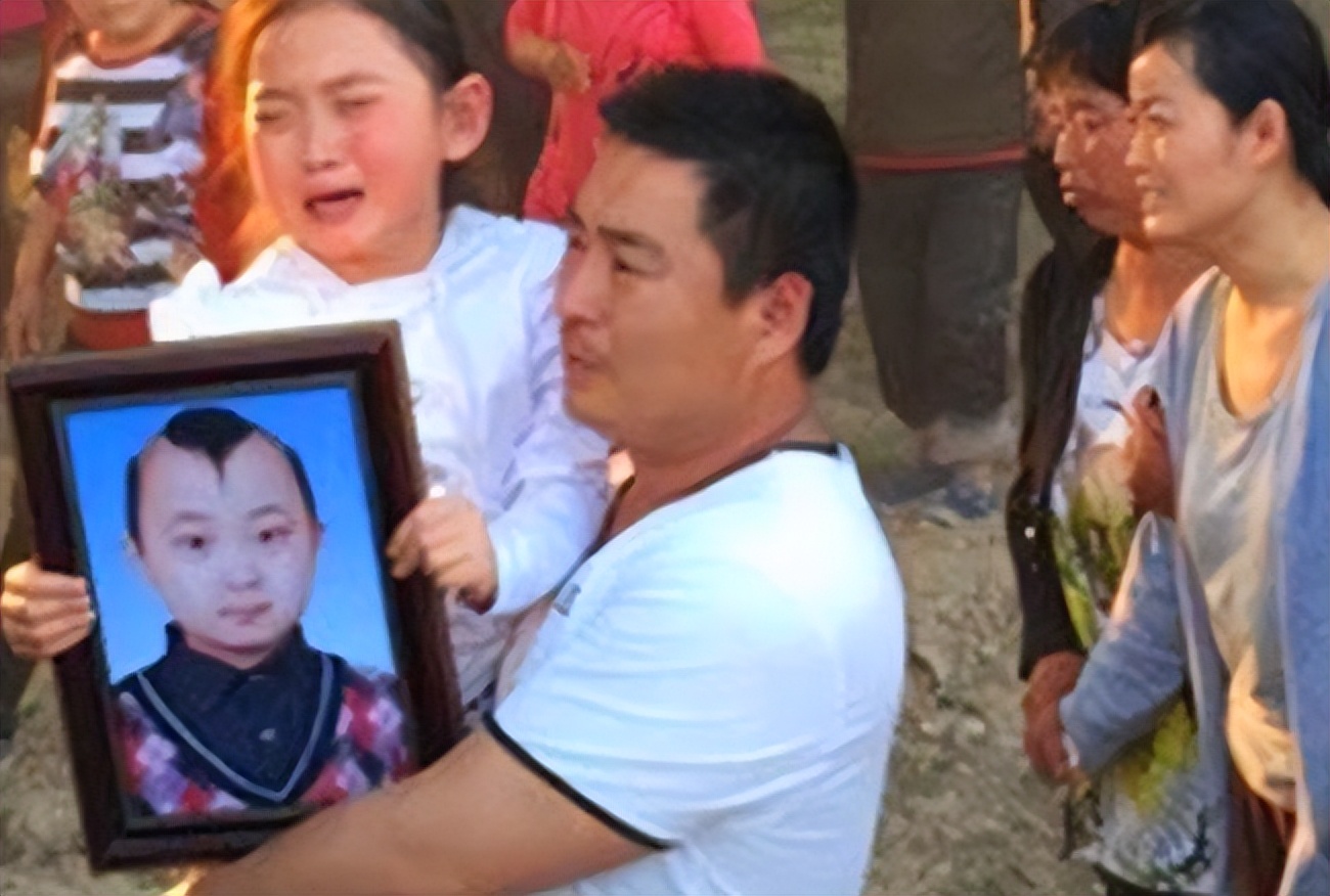 "New Year's picture doll" Deng Minghe, who attended the Spring Festival ...