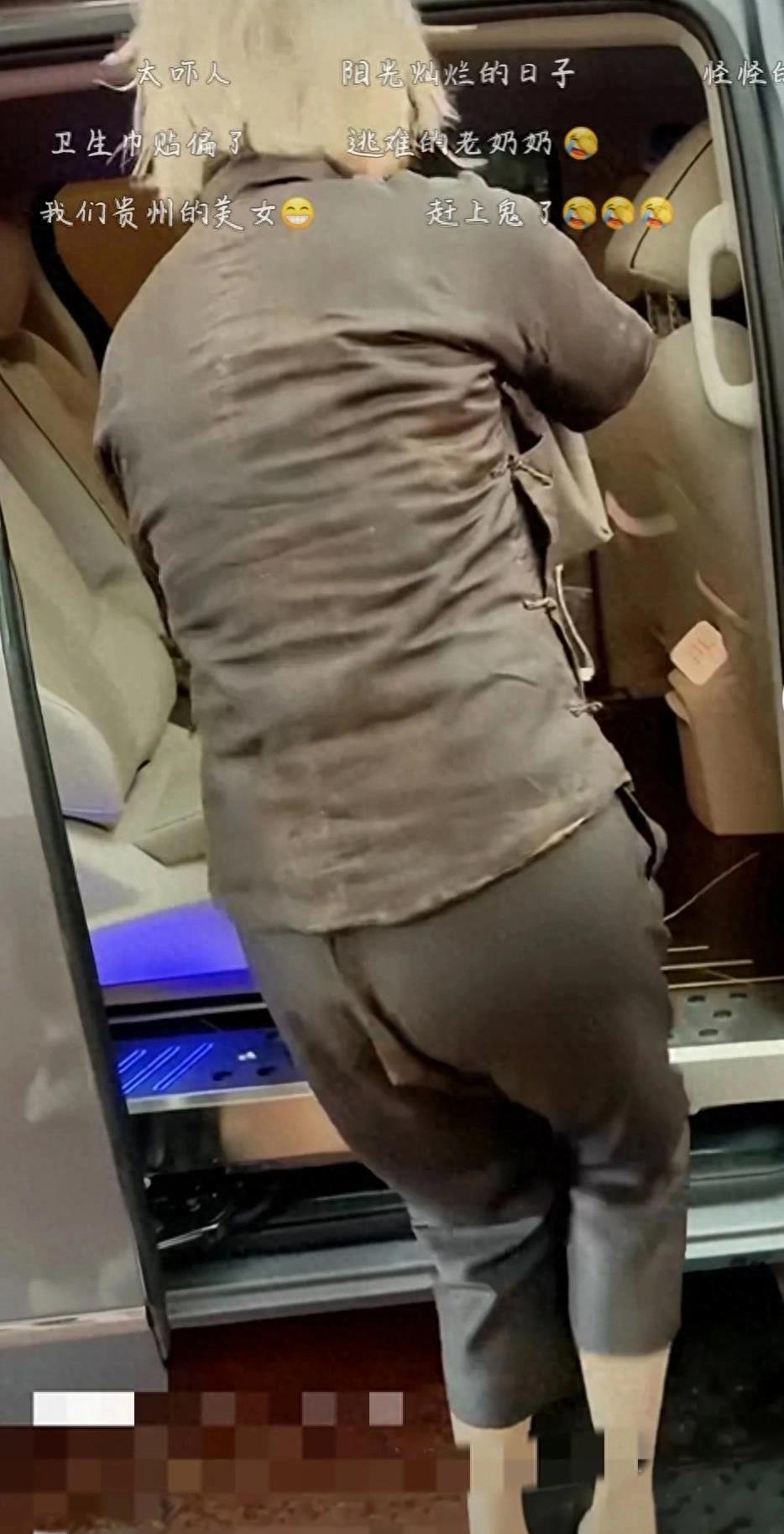 51-year-old Jing Jing's travel style is "big overturn". She wears a ...