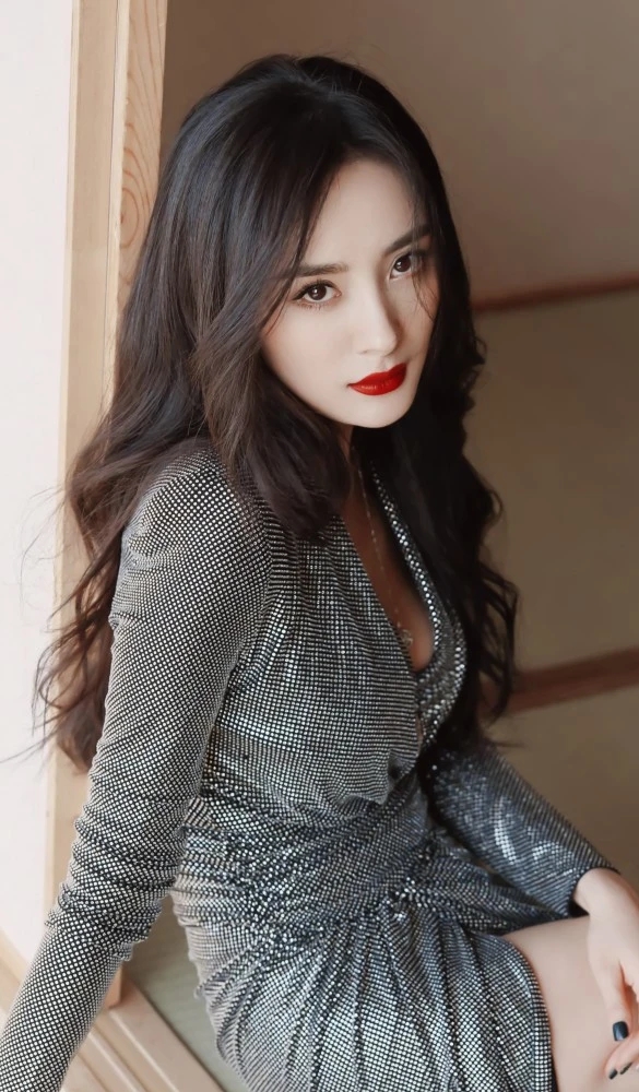 Yang Mi is "hot" again, beautiful breasts are sexy and charming, this ...