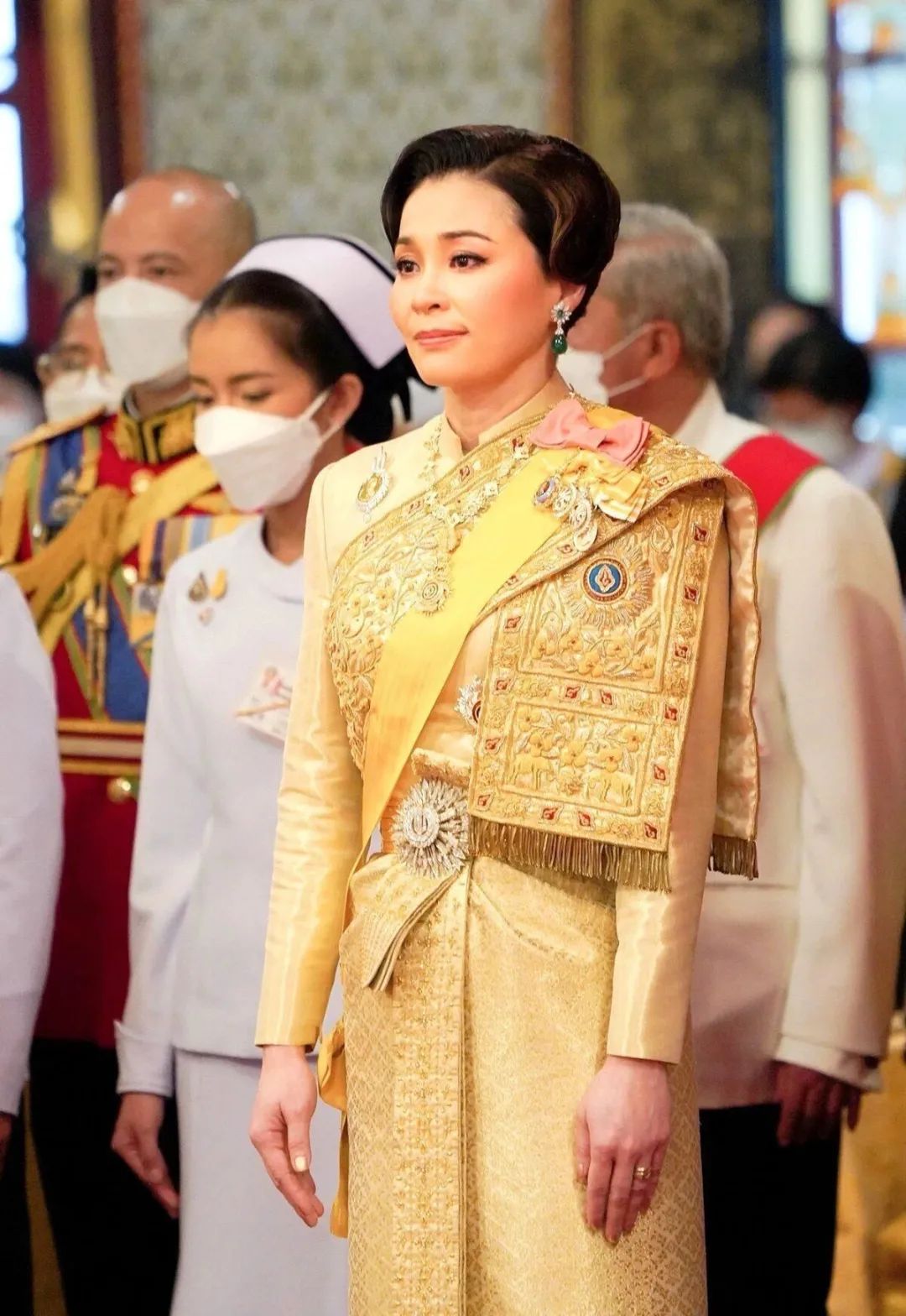 When I opened my eyes, I saw the Thai king's bodyguard became the queen ...