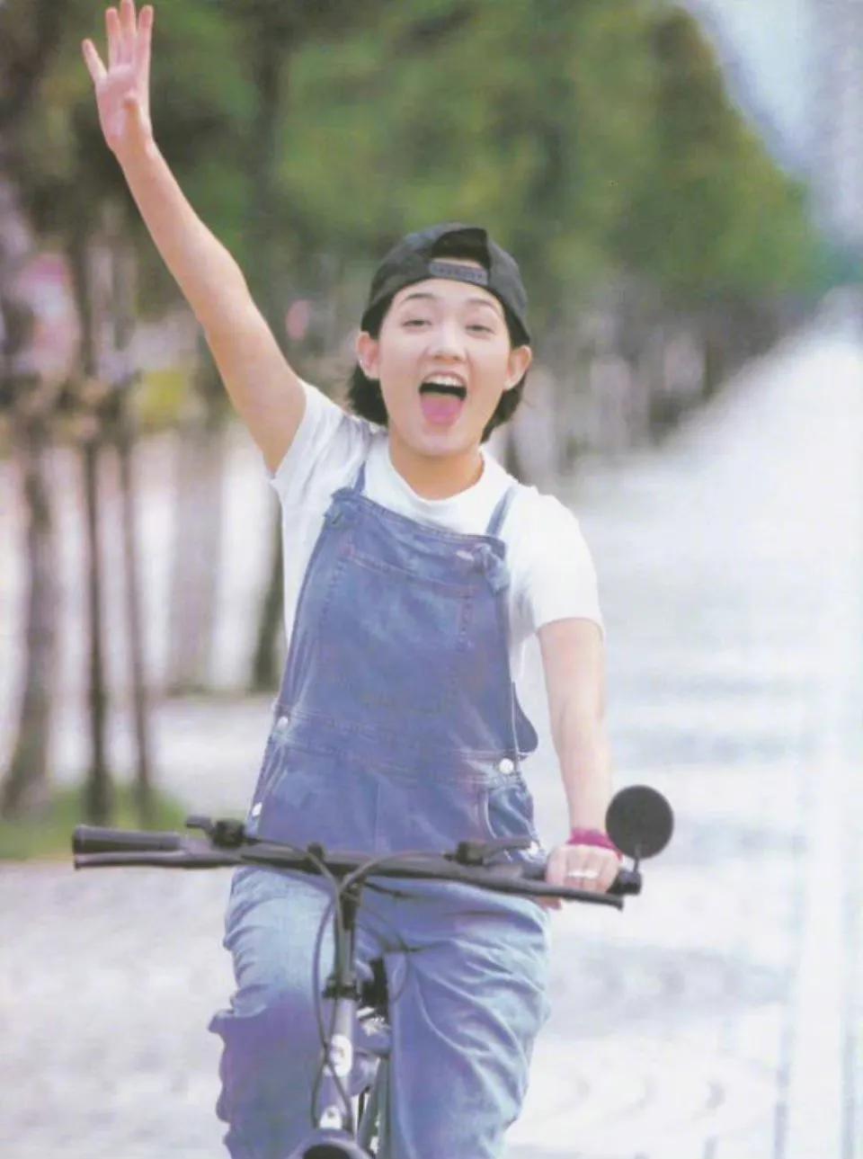 Fan Xiaoxuan's 1996 "Talking to Oneself Youth" Photo Album - iMedia