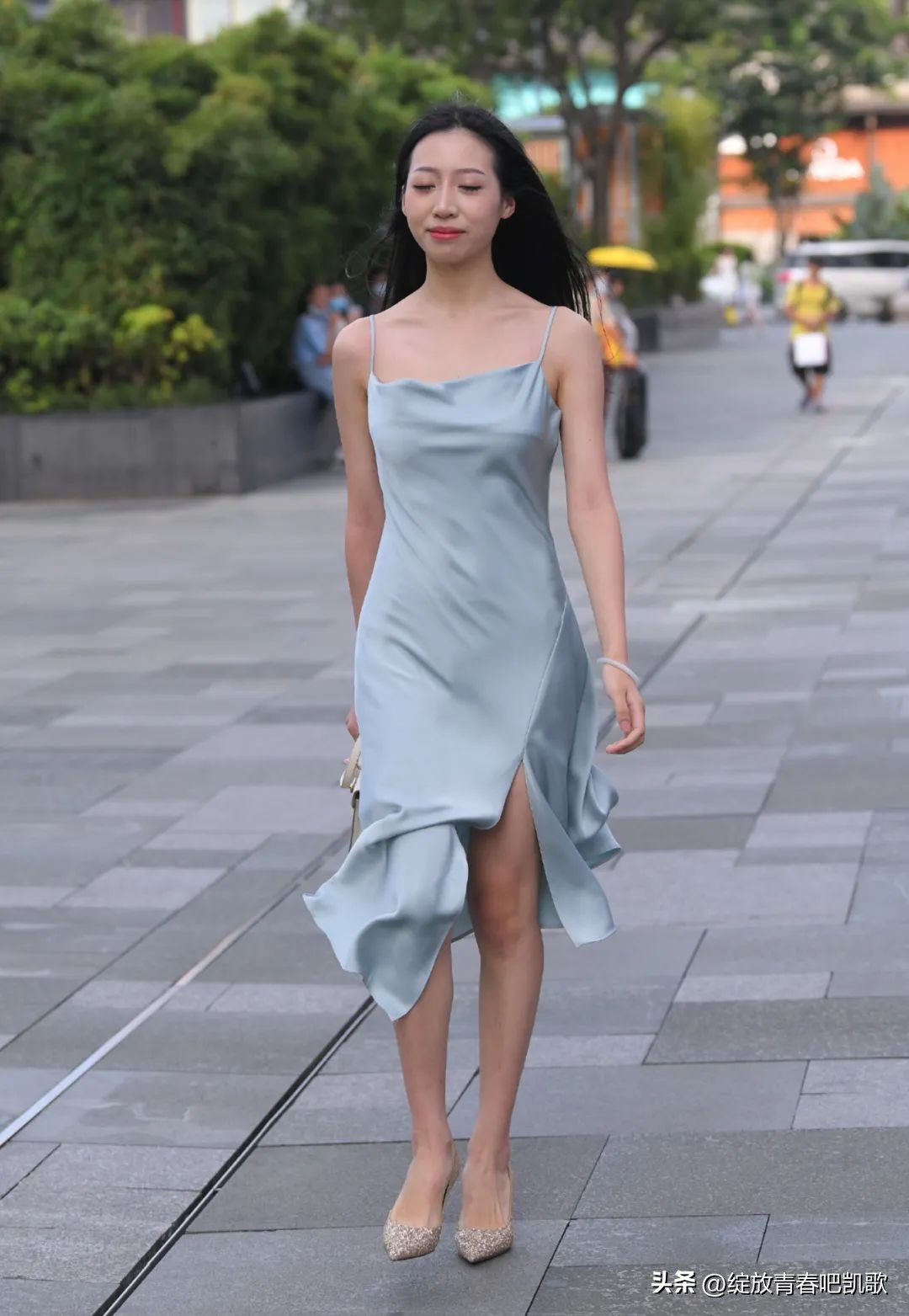 Charming and gentle dress, dignified and refreshing - iMedia