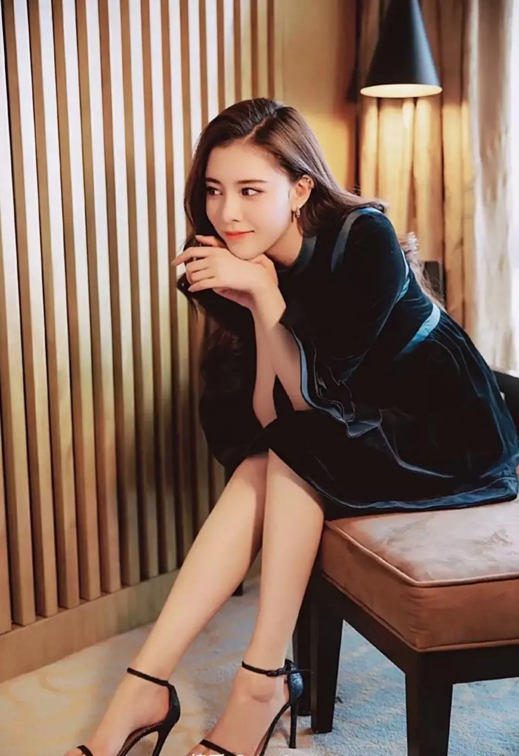 Sexy and charming Song Yanfei - iMedia