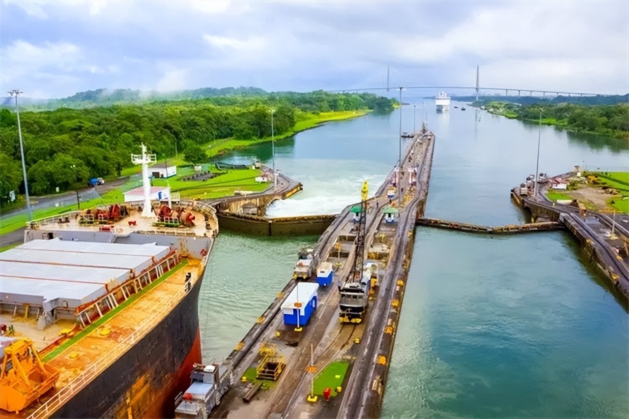 Why doesn't the Panama Canal directly dig through the mountains to ...