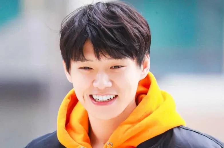 Wei Daxun has been too windy recently, right? Please eat melon! - iNEWS