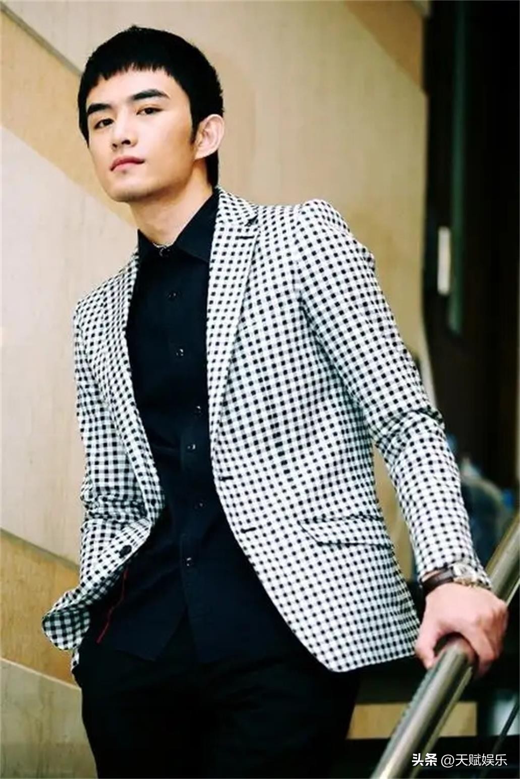 Zhang Xiaochen, the handsome actor who plays Yin Song in the TV series ...