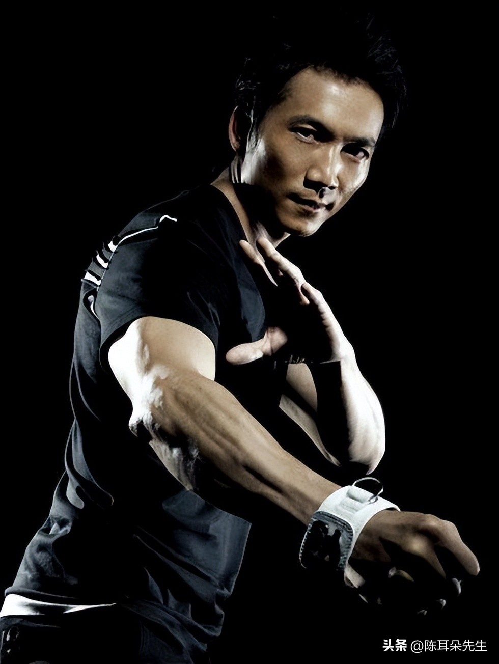 Yu Rongguang: I was on the truck, and I passed 3 tricks with Jet Li, but my kung fu is not as ...