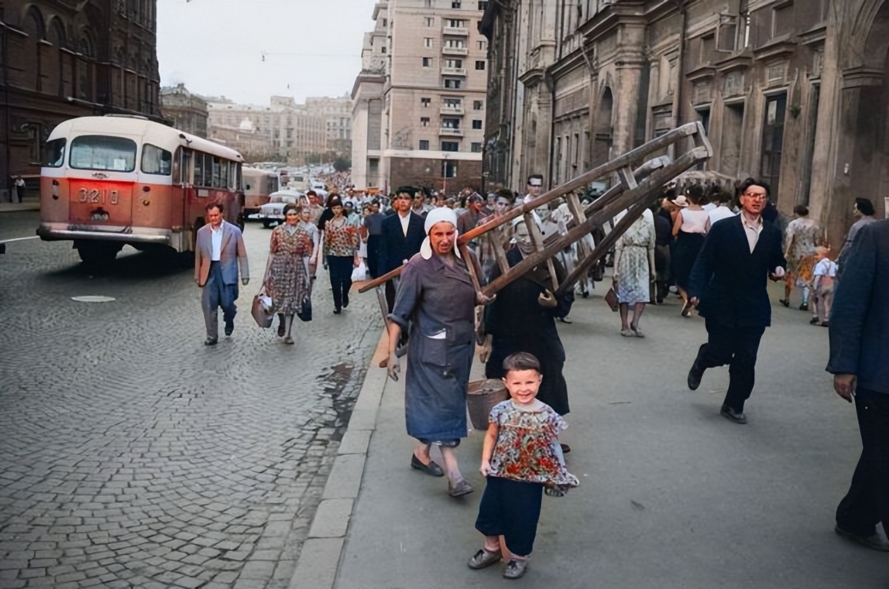 Soviet Union photographed by Swiss journalists in 1961 - iNEWS