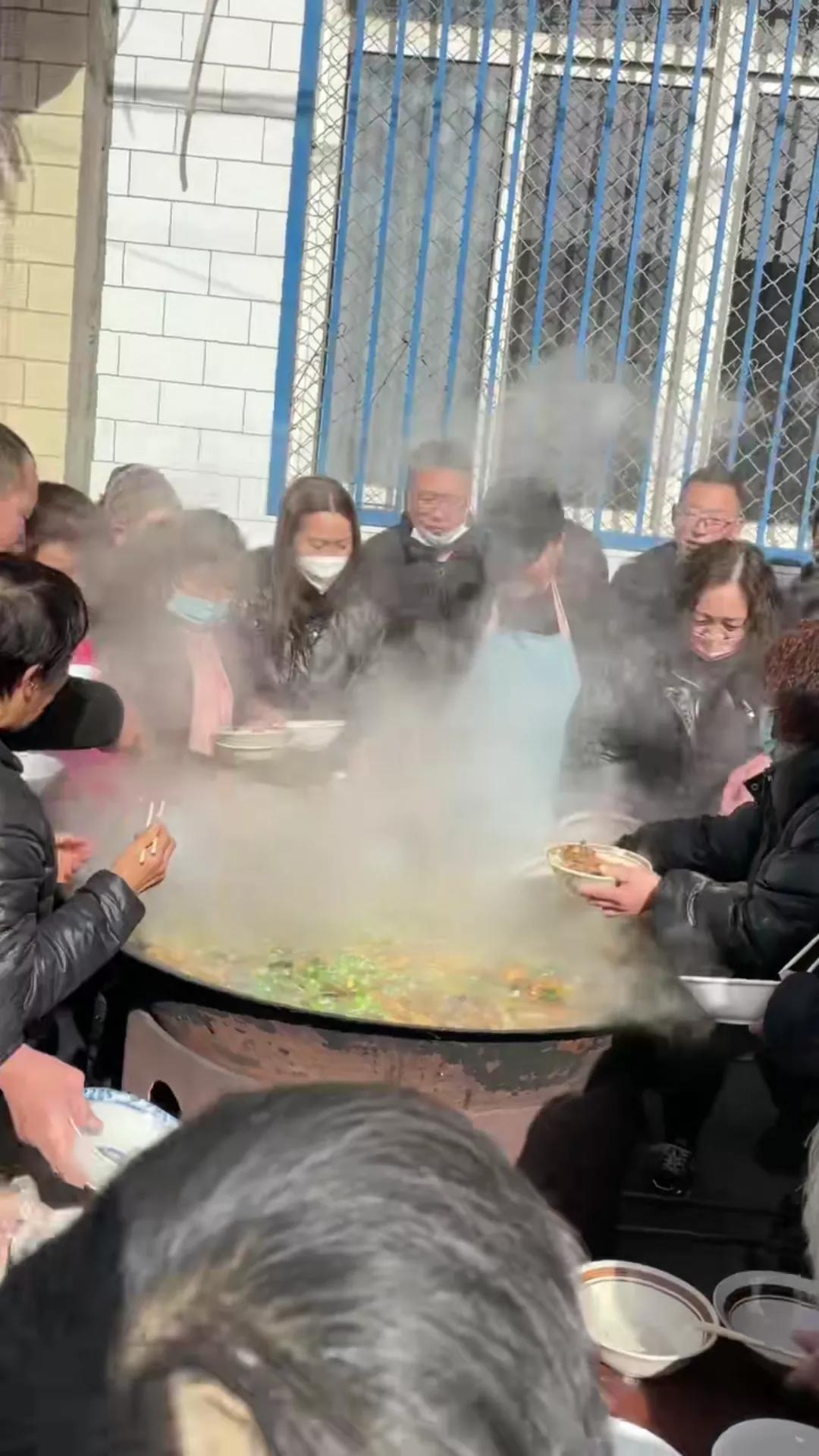 The long-lost "big pot dish" is back with fireworks. - iNEWS