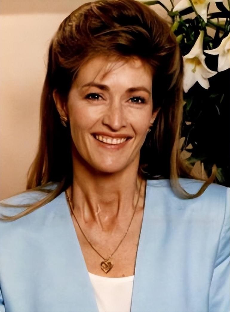 Penny: The "third person" in the Queen's marriage - iNEWS