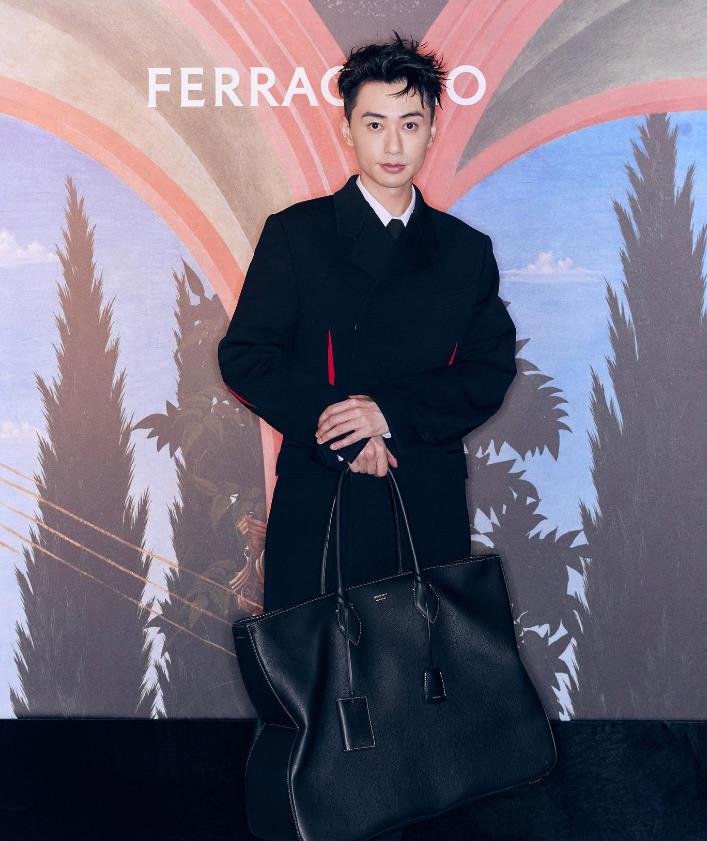 Lin Haoting: The light fades but the smile never fades - iMedia