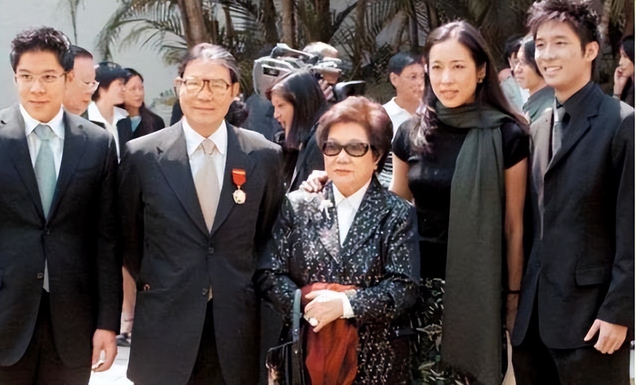 Behind the happiness of the rich wife Zhu Lingling: the second son is ...