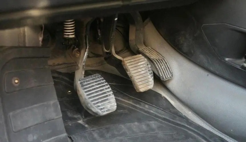 Why do luxury cars like to use "floor accelerator", while ordinary cars ...