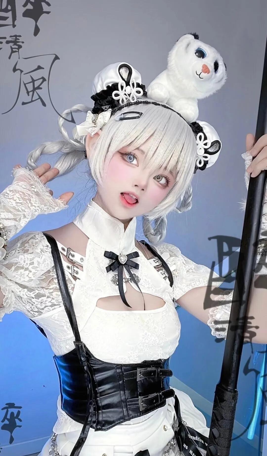 Do you like girls like cos ceiling two-dimensional beauty? - iNEWS