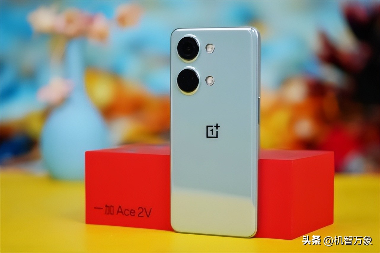 Popularize the flagship experience to the end The picture shows that OnePlus Ace2V has both ...