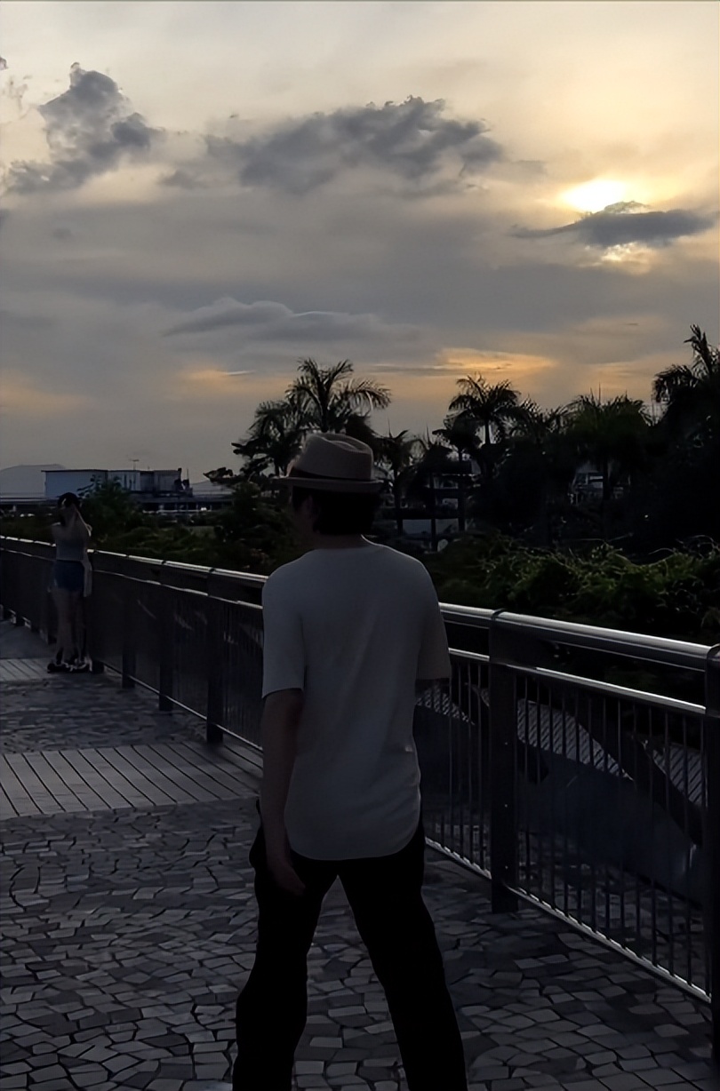 45-year-old Li Yugang appeared in Hong Kong, dressed in a low-key ...