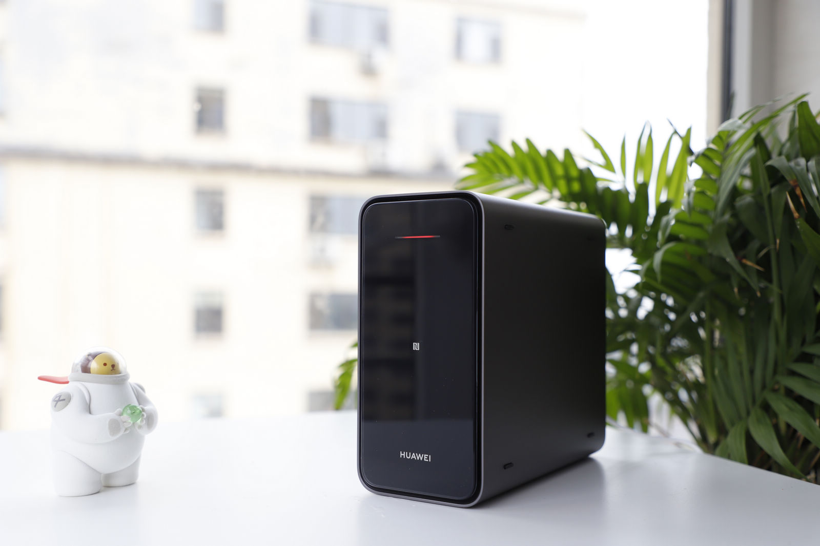 Is 8+128G mobile phone enough?With a Huawei home storage device, it ...