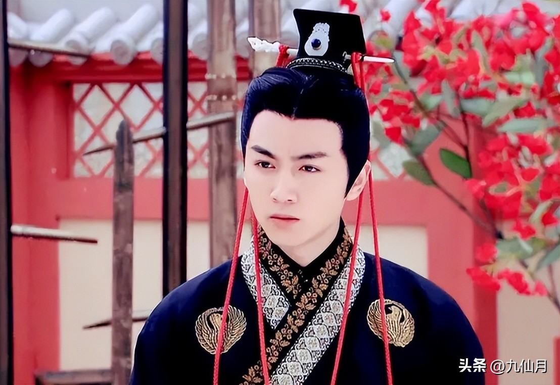 Emperor Ai of the Han Dynasty held the hand of the beautiful Dong Xian ...