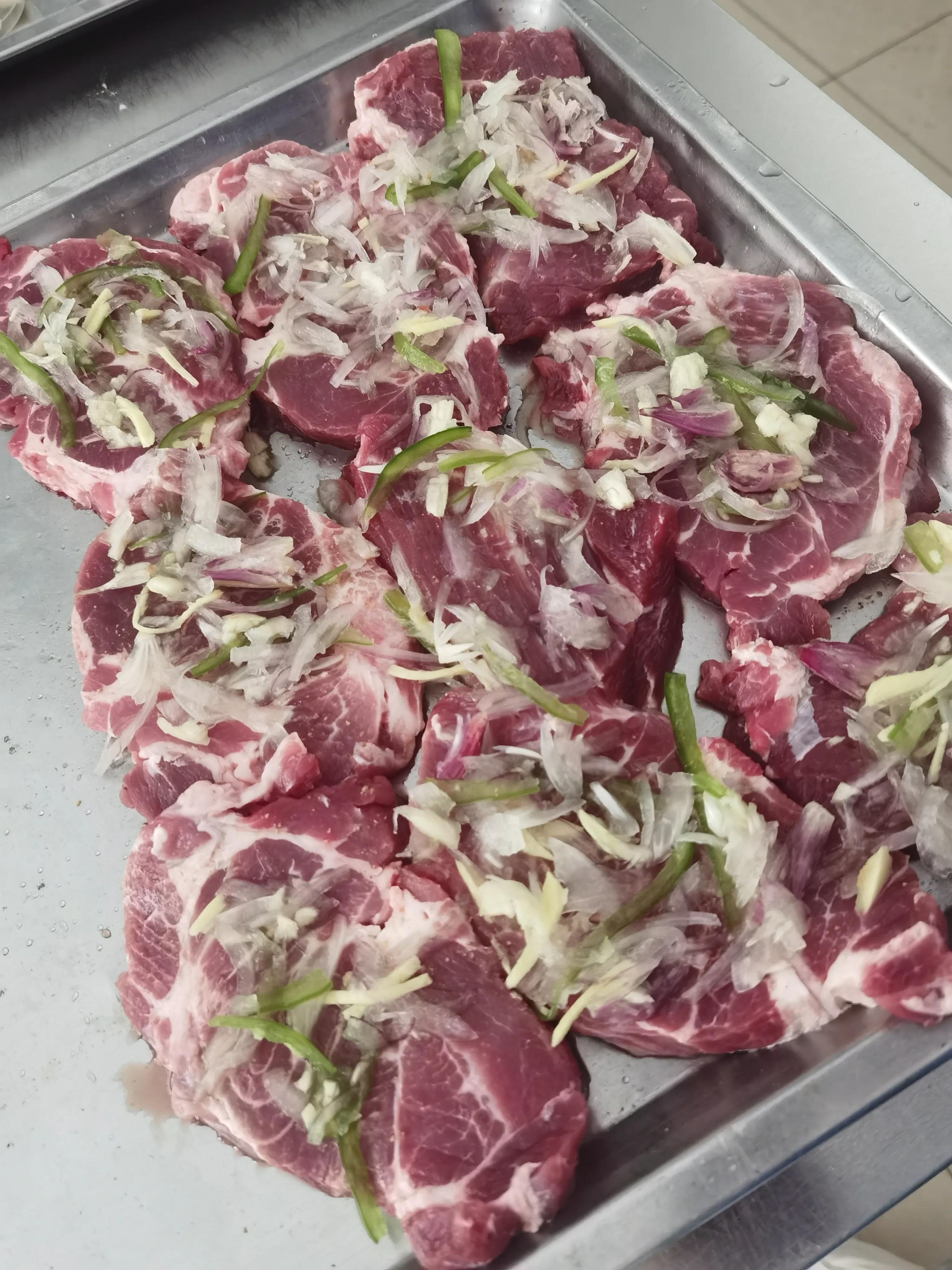 Steak is overcooked, donkey steak is the first time - iNEWS