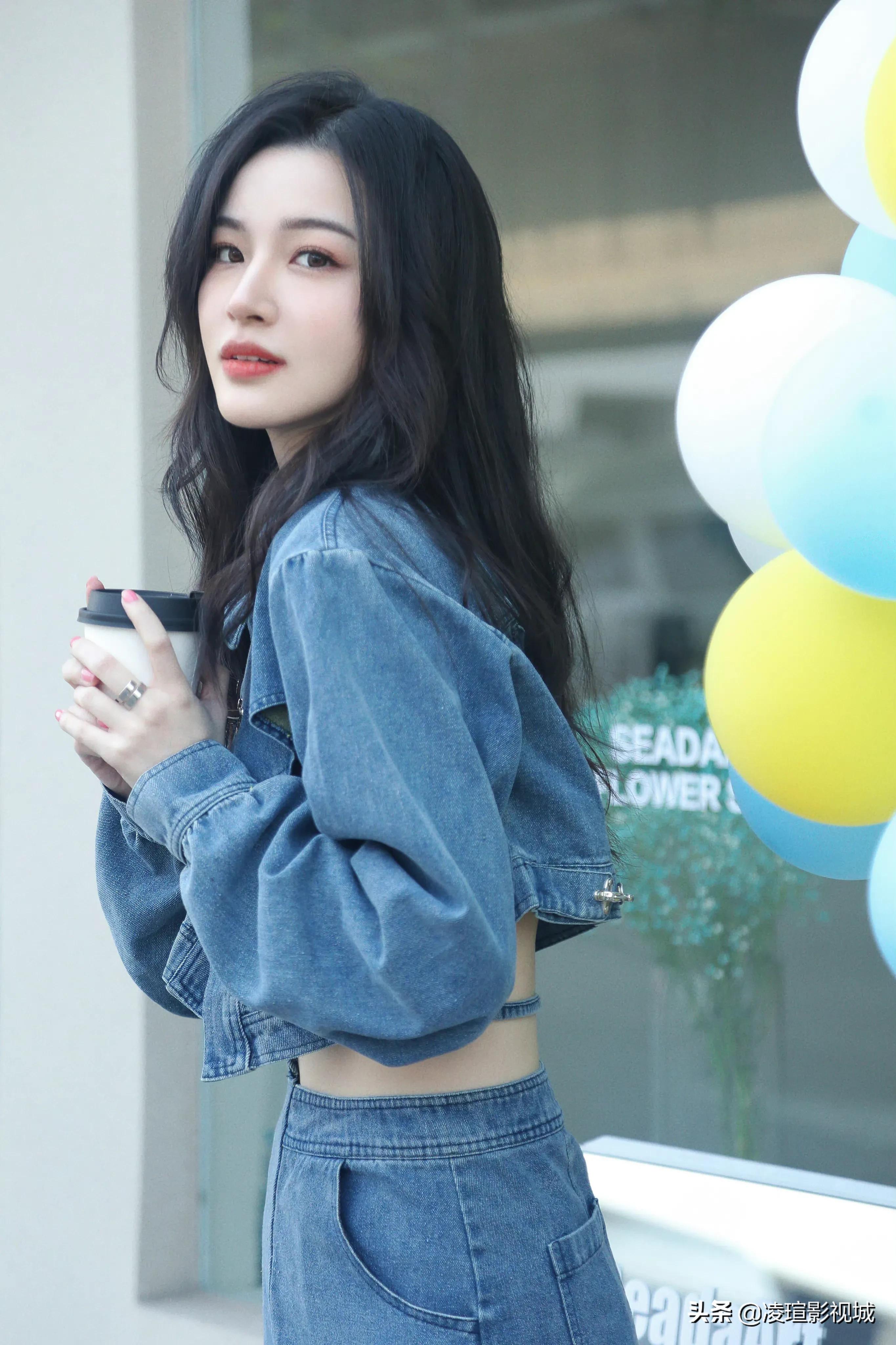 Star wallpaper picture sharing: Liang Jingxian (1) - iNEWS
