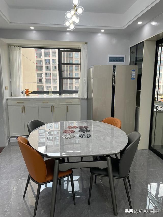 I saw her house with 92 square meters and three bedrooms. I really like ...