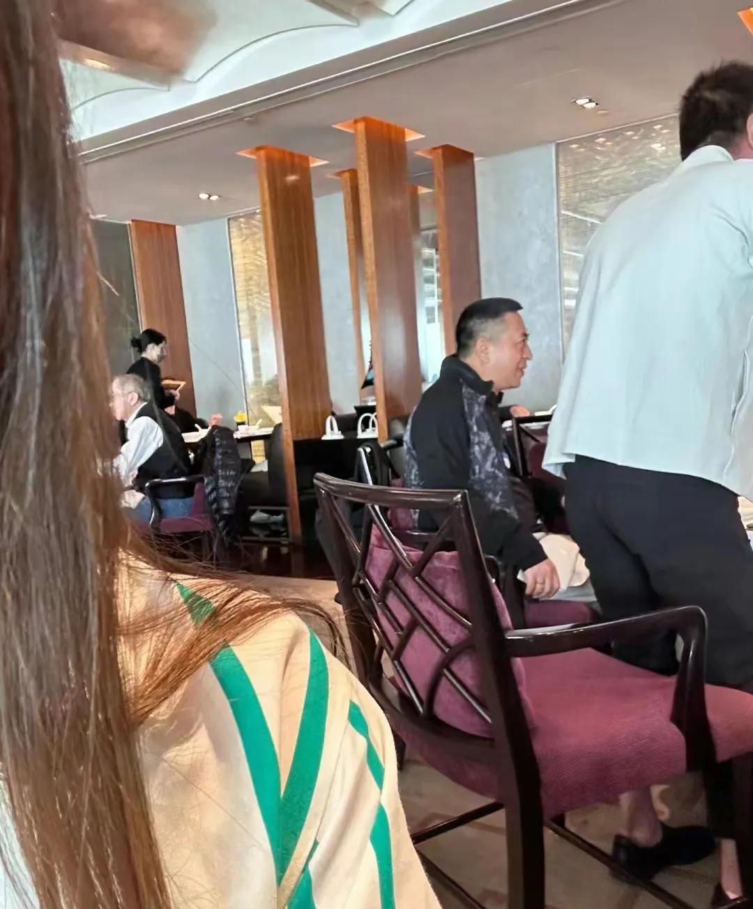 Zhang Jiayi was met by chance in Hong Kong: round face, low-key behavior, not accompanied by his ...