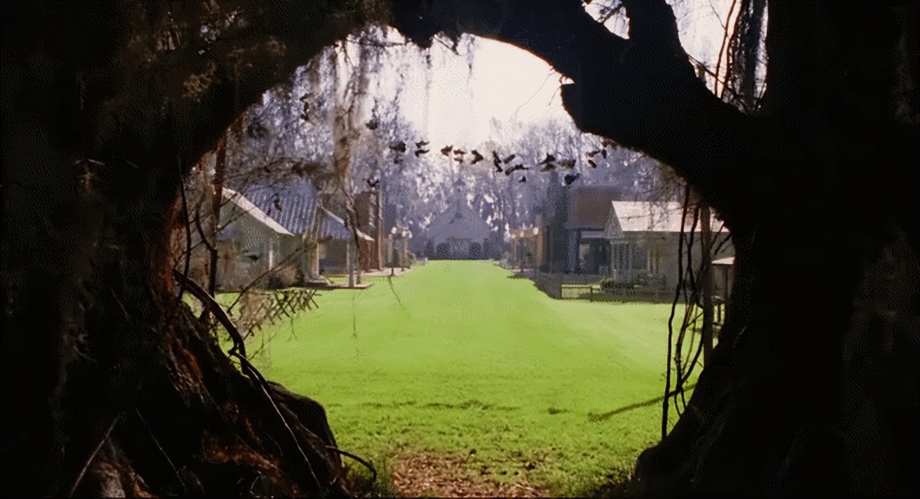 Fantasy and reality coexist, showing the legendary life of his father ...