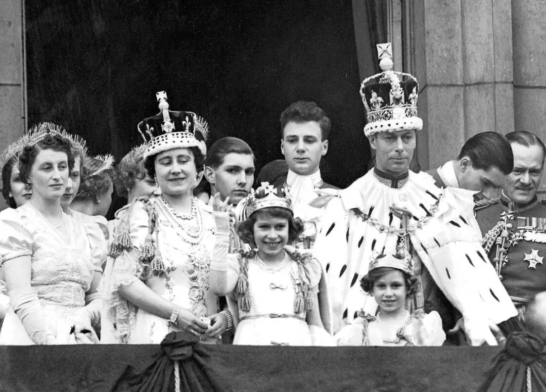 What is the order of succession to the British throne, and how can one ...