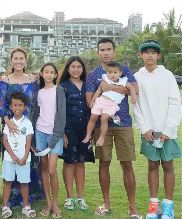 Prime Minister Hun Sen has many children and grandchildren, and his ...