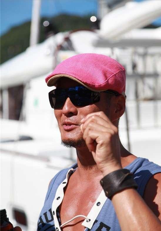 59-year-old Sun Xing was partying with friends, wearing a turquoise ...