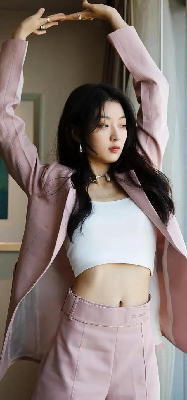 Star wallpaper beautiful picture - Sun Qian 628 issue - iNEWS