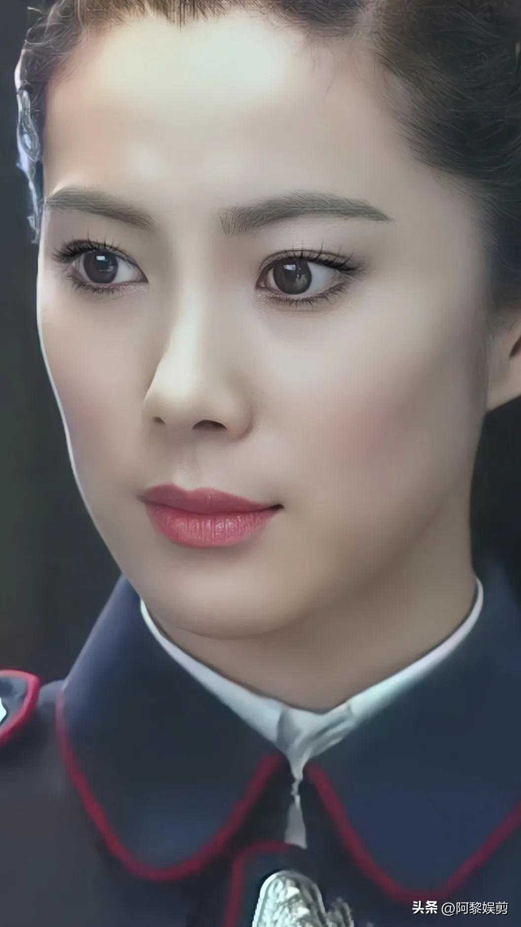 Wang Ke is very attractive in cheongsam, and even more beautiful in ...