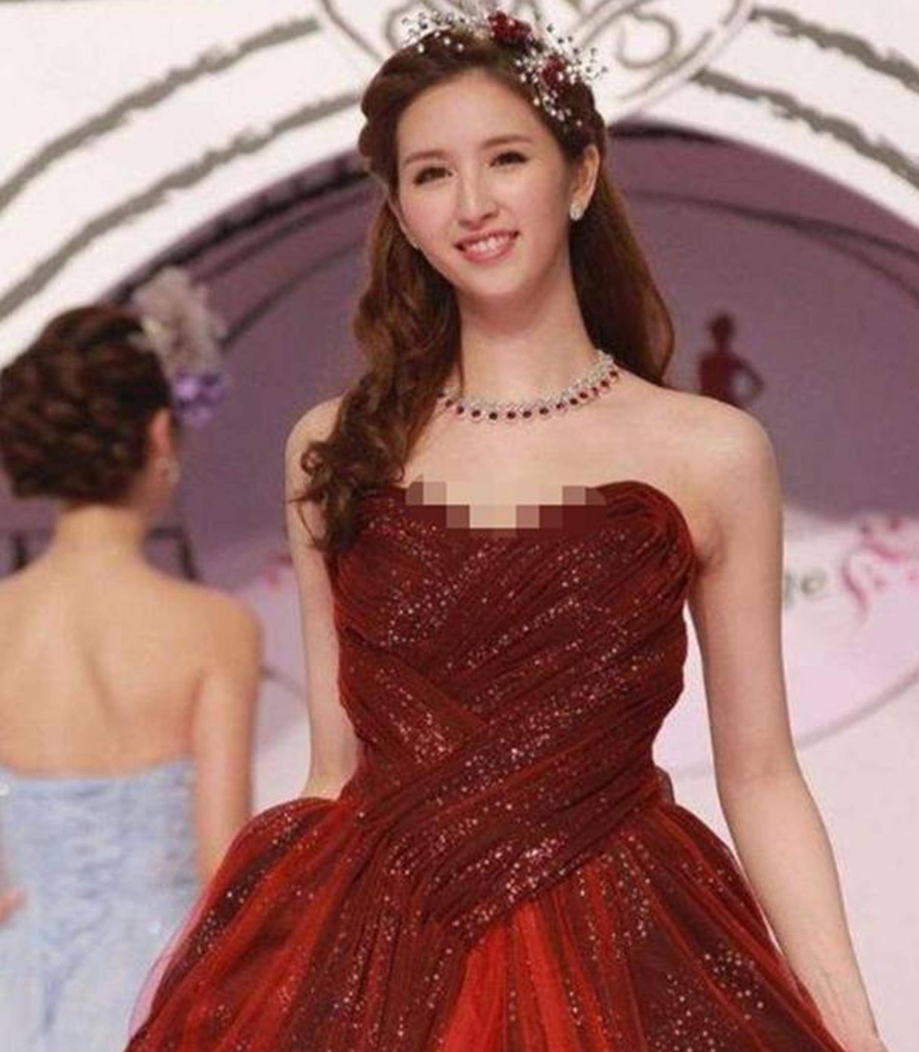 "Sensible" daughter He Aoer: To pay off debts for her father, she ...