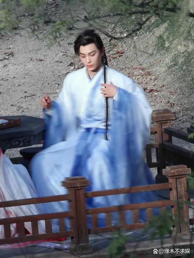What does 181cm Ding Yuxi look like in reality?Seeing the picture ...